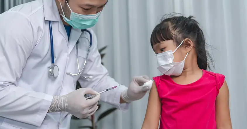 Inactivated Poliovirus Vaccine (IPV) vs Oral Polio Vaccine (OPV): Which ...