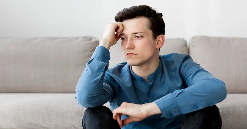 Comprendre la puberté précoce chez les garçons : causes et symptômes